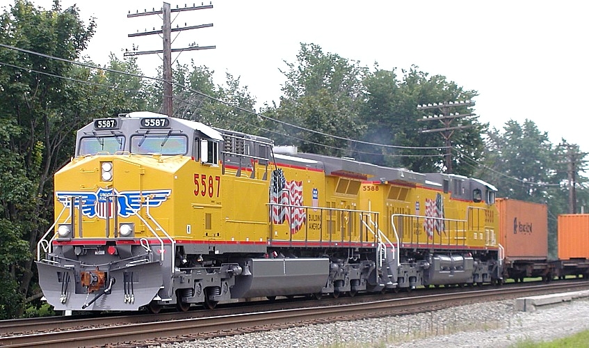 UP 5587 & 5588 AC44CCTE CSX C&O Line